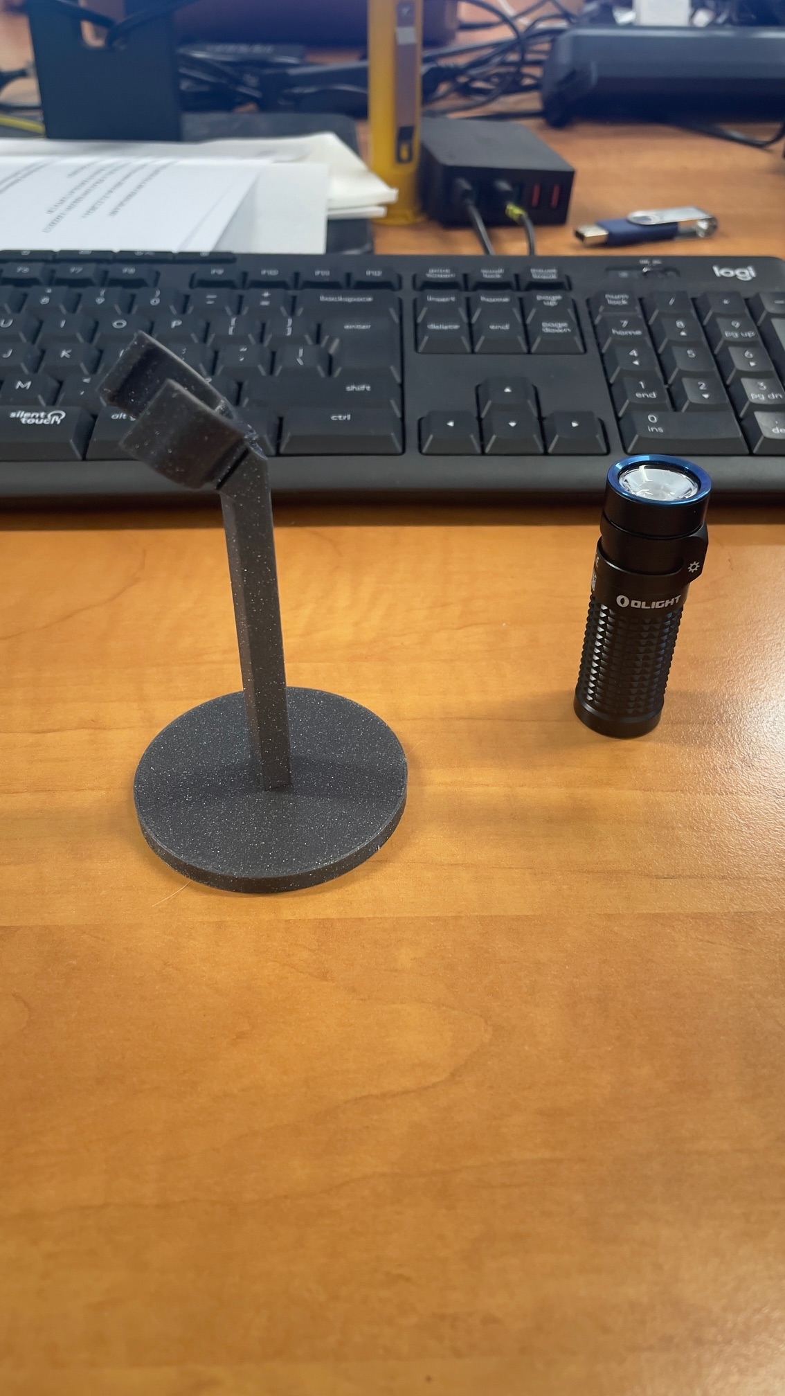 Olight Baton 4 flashlight stand by Dzejkob | Download free STL model ...