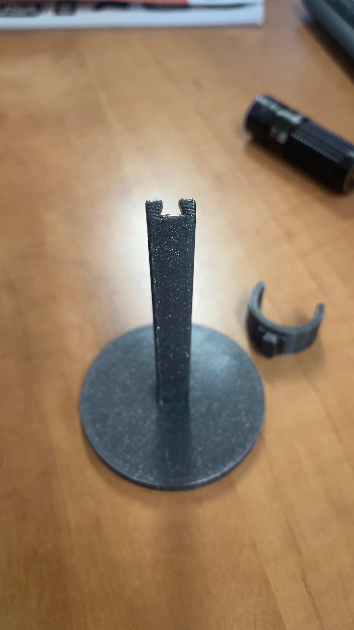 Olight Baton 4 flashlight stand by Dzejkob | Download free STL model ...