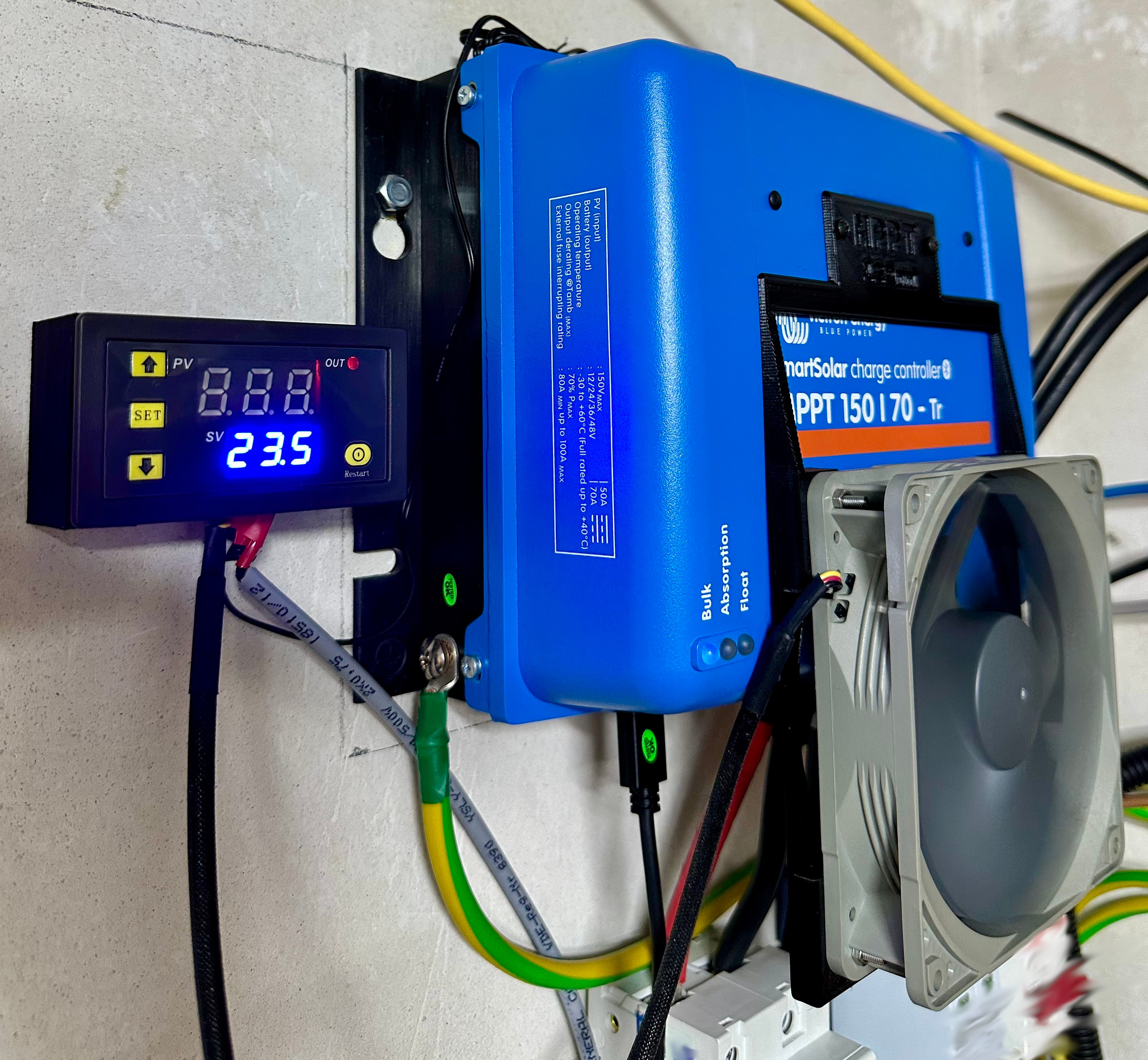 Lüfterhalterung für Victron Solarladeregler - Fan mount for Victron ...