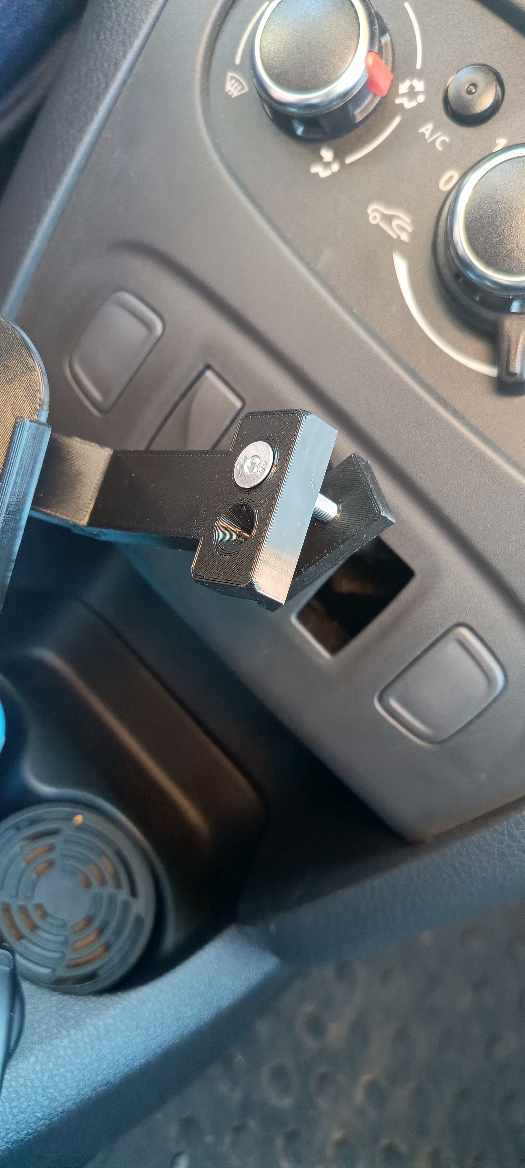 Car phone holder - Dacia Sandero by unit | Download free STL model ...