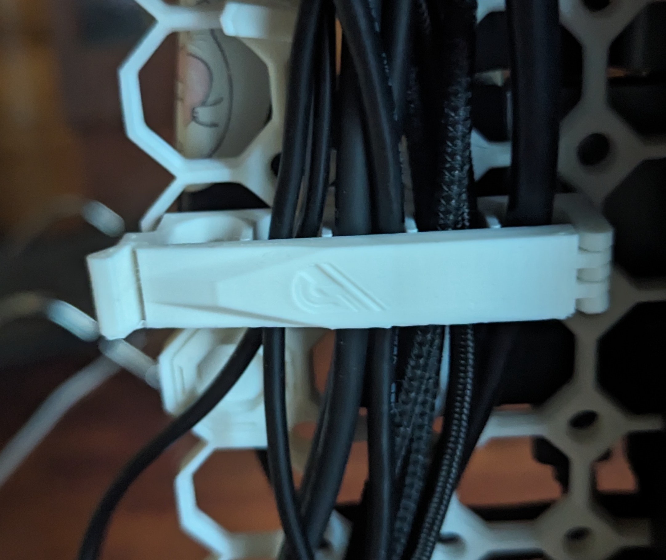 Hinged Cable Clip V2 with MultiBoard mount by thelloworldt | Download ...