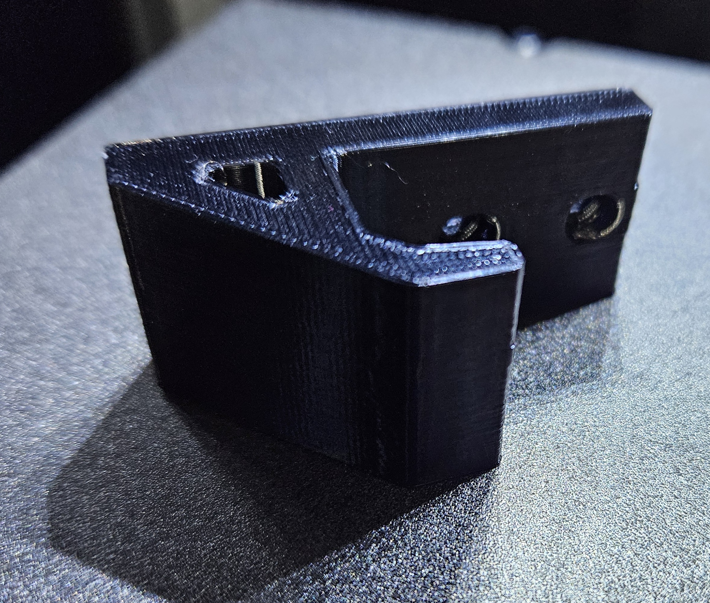 Wall Hanger with Various Screw Covers by PieterV3D | Download free STL ...