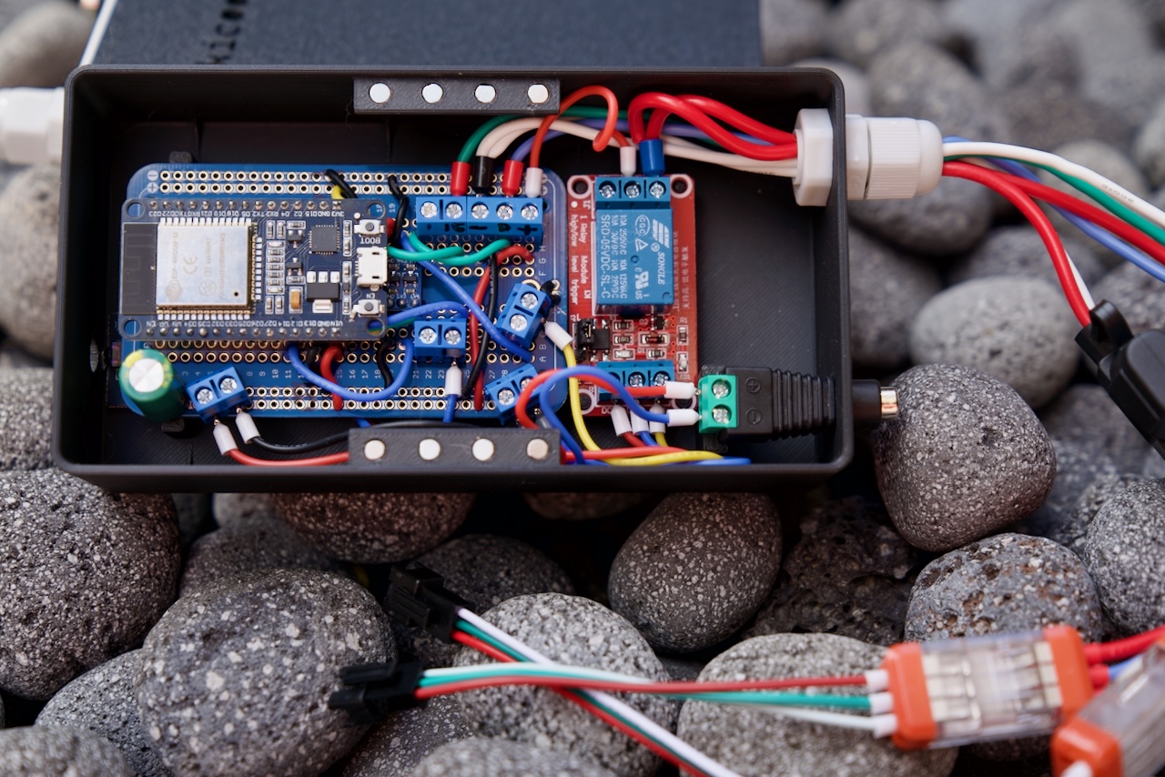 WLED + ESP32 Holder box with magnet lid. Vol. 2! par Roman Kiprin ...