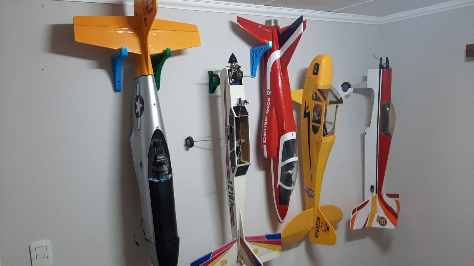 Plane wall mount by Thiago Riegler | Download free STL model ...