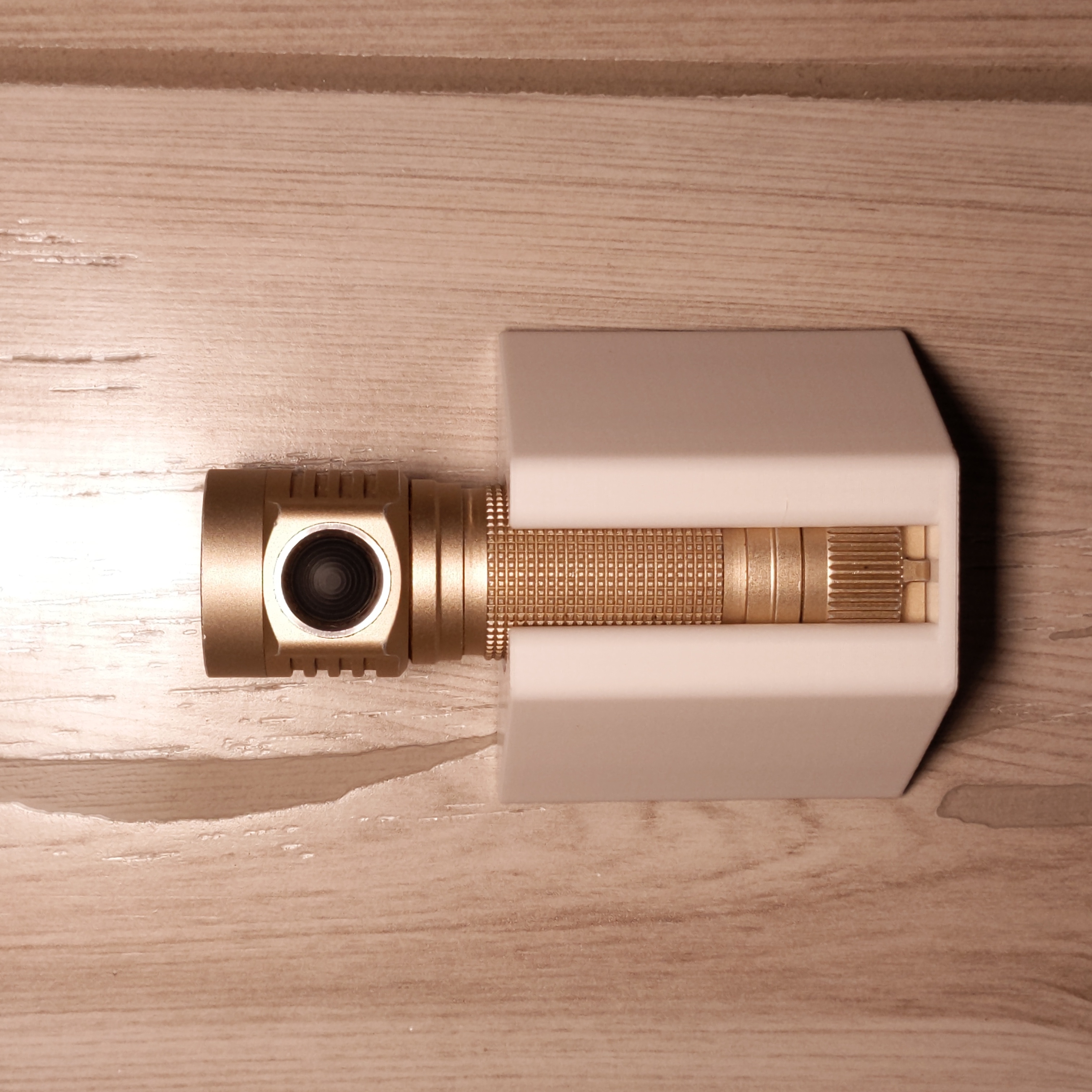 Wall Mounts for Flashlights by Spicy3d | Download free STL model ...