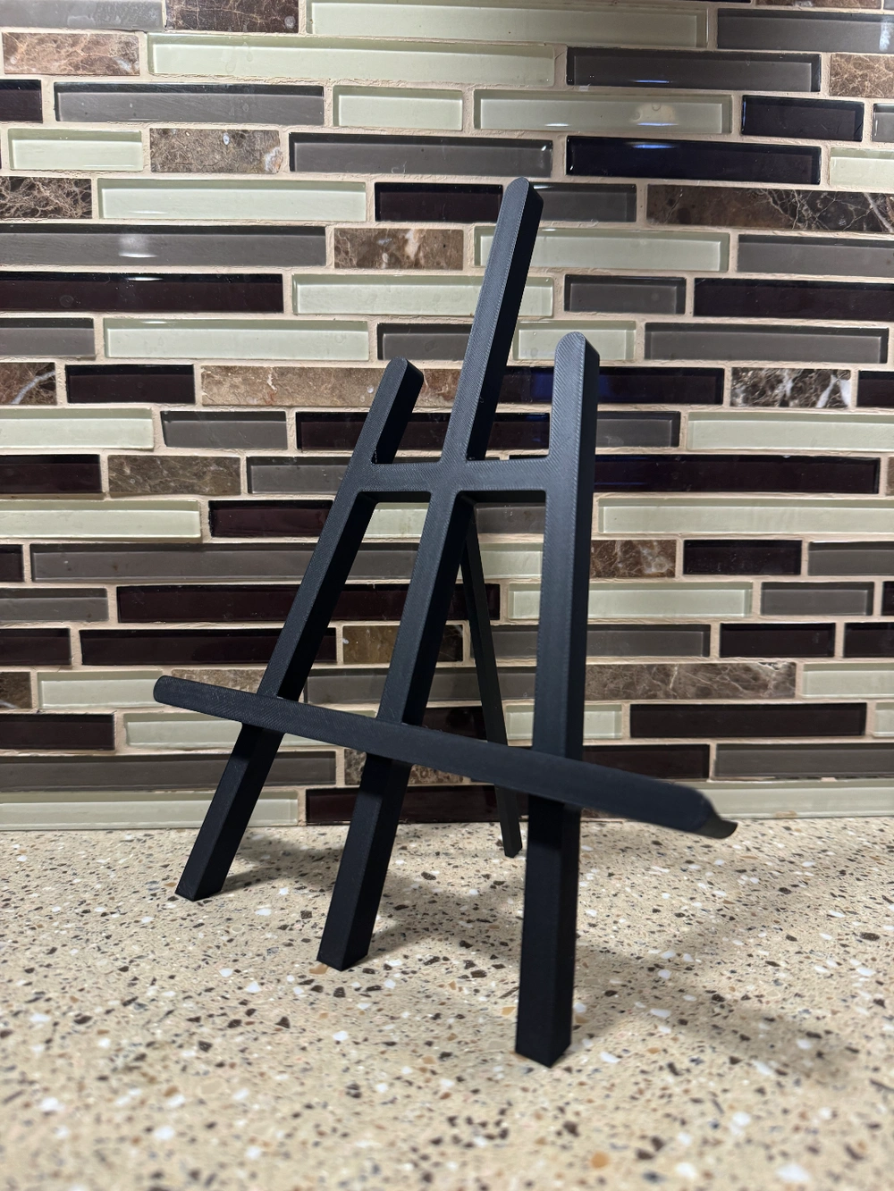Desk Top Easel With Integrated Hinge - PRINT IN PLACE by VanillaWafer ...