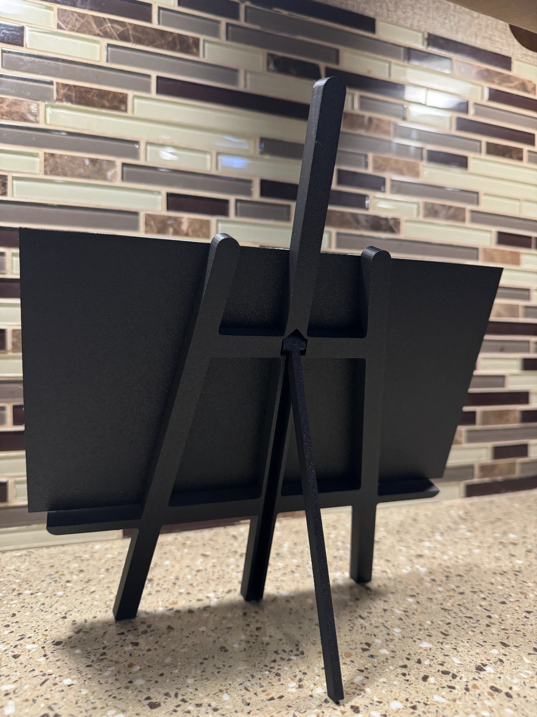 Desk Top Easel With Integrated Hinge - PRINT IN PLACE by VanillaWafer ...