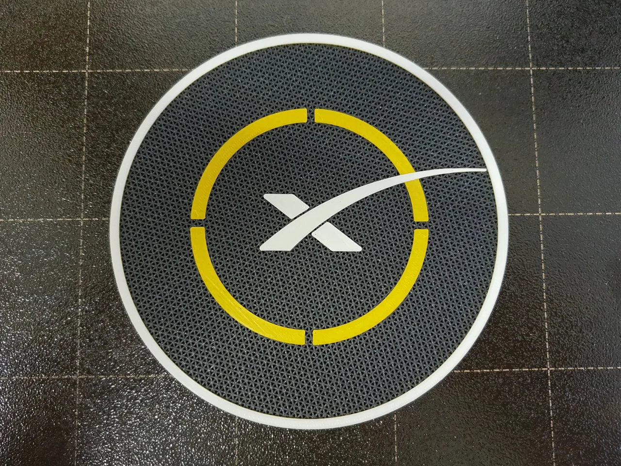 SpaceX landing pad by Cipis | Download free STL model | Printables.com