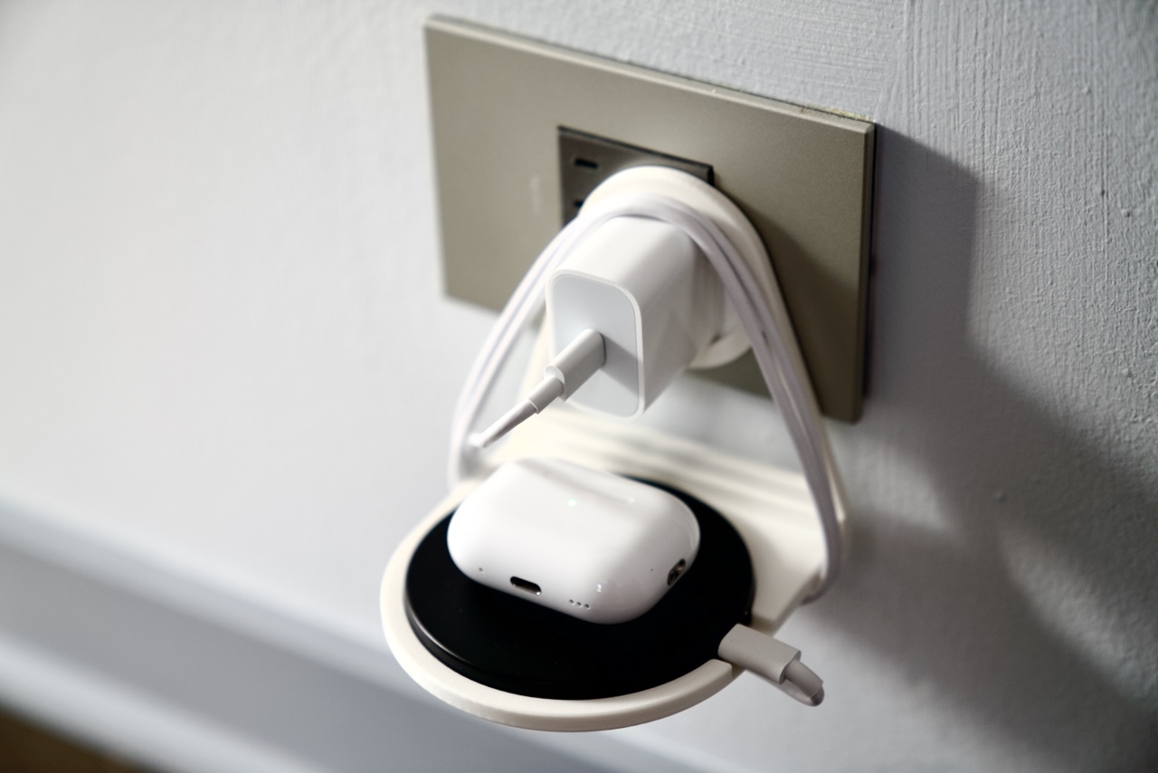 Wireless Charging Shelf for electrical socket by Roman Kiprin ...