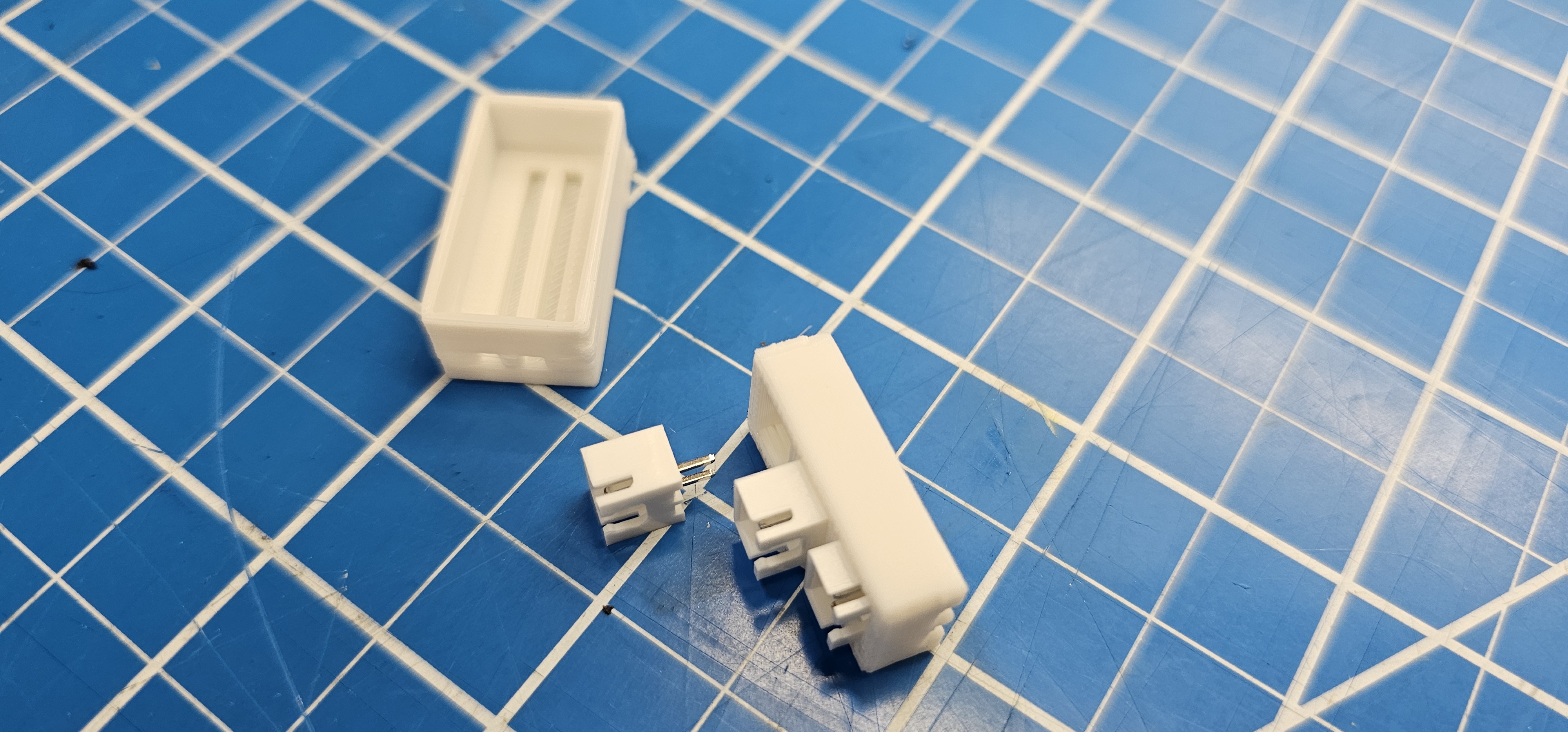 JST XH 2-pin 3-way splitter by Hoongolian | Download free STL model ...