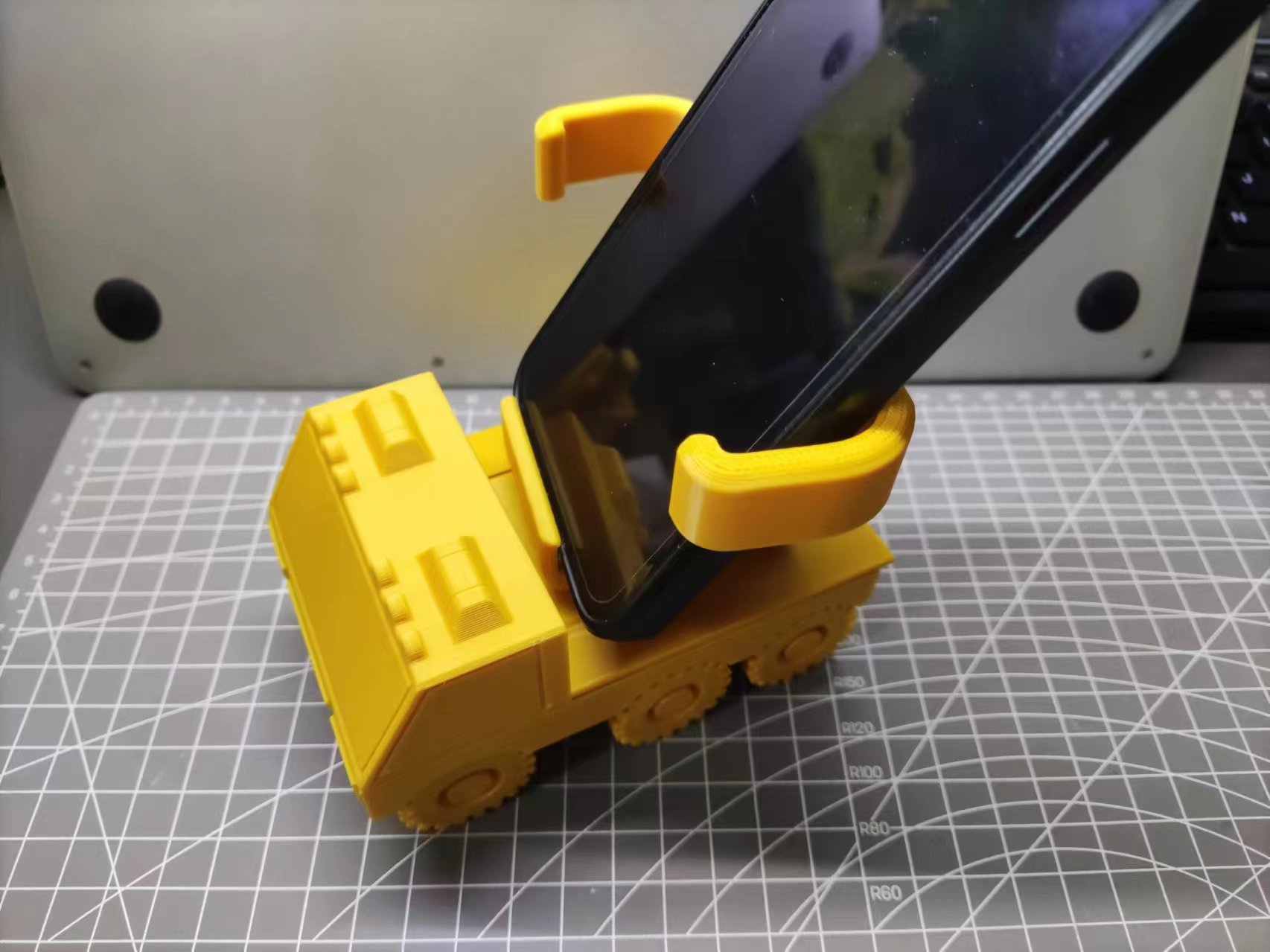 phone Stand rotatable（vehicle styling V2） by Stephen_ws | Download free ...