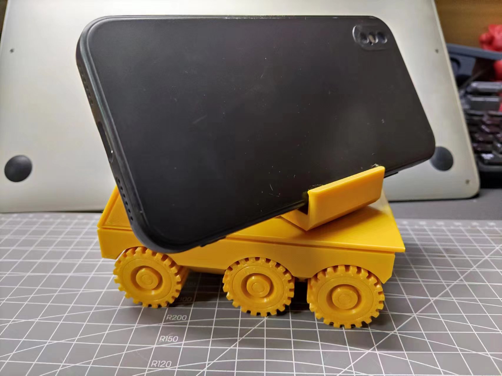 phone Stand rotatable（vehicle styling V2） by Stephen_ws | Download free ...