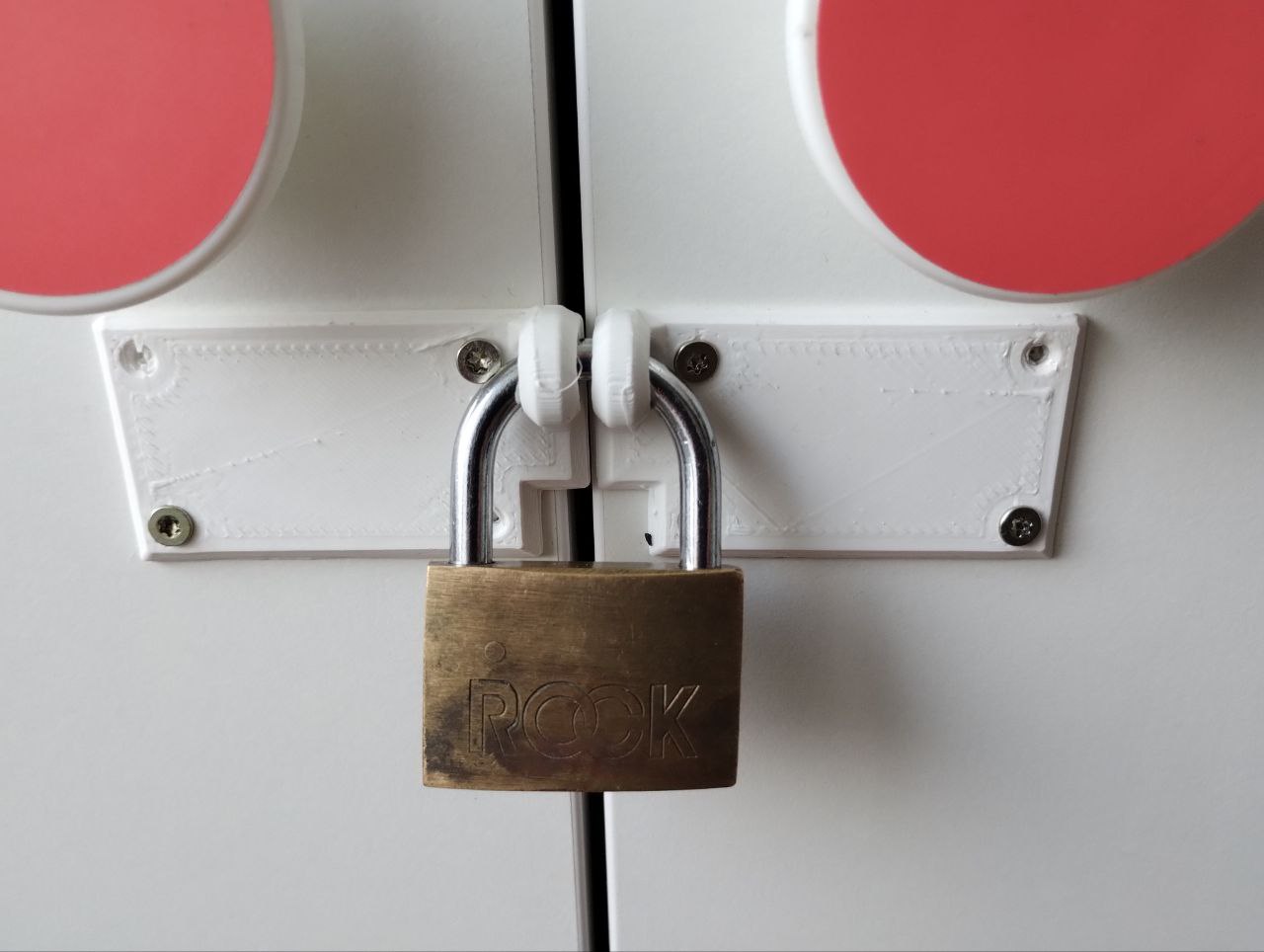 Padlock mount for a cabinet by Triplef | Download free STL model ...