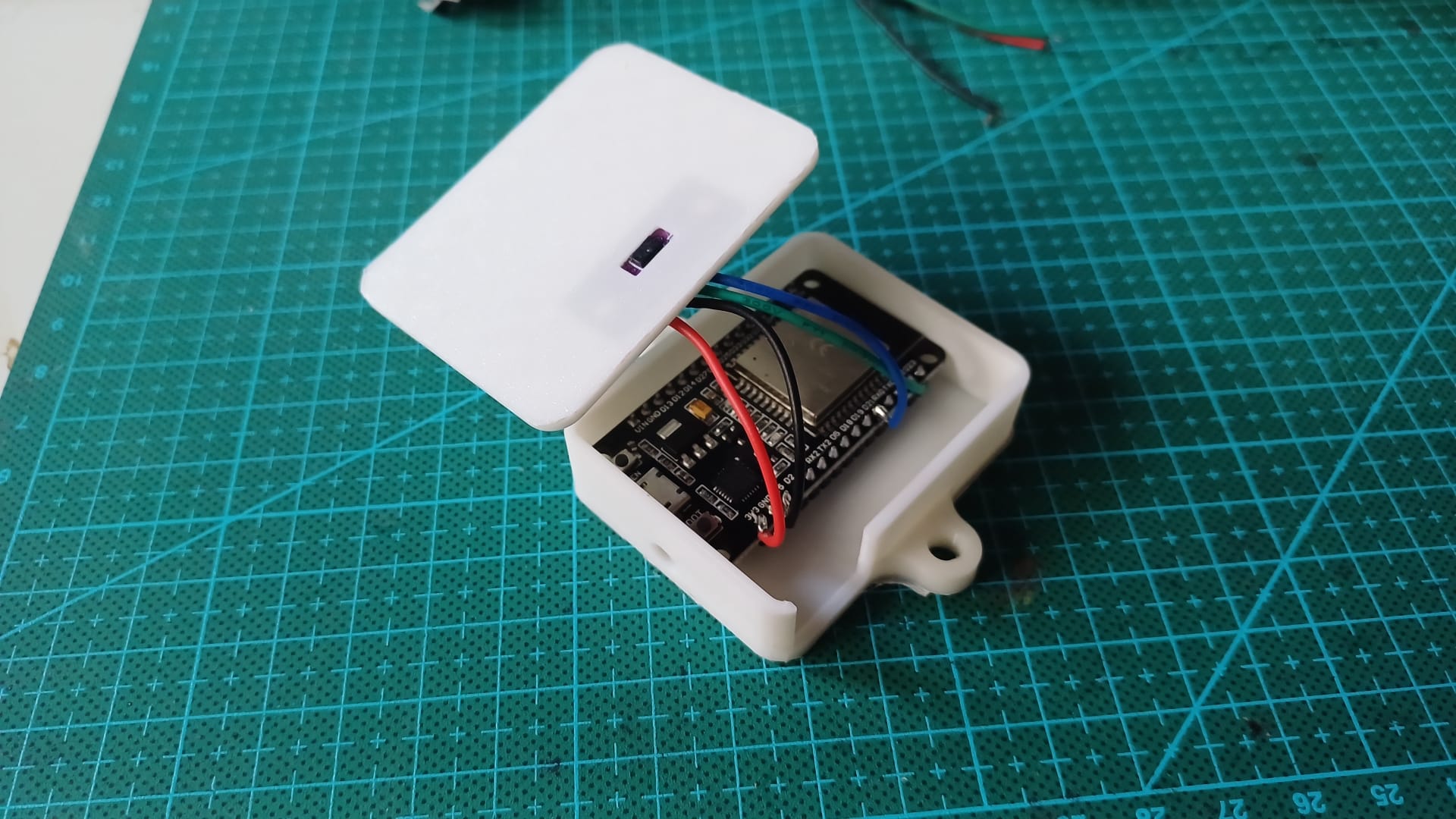 ESP32 + TOF Sensor (VL53L0X) Box by iddofroom | Download free STL model ...