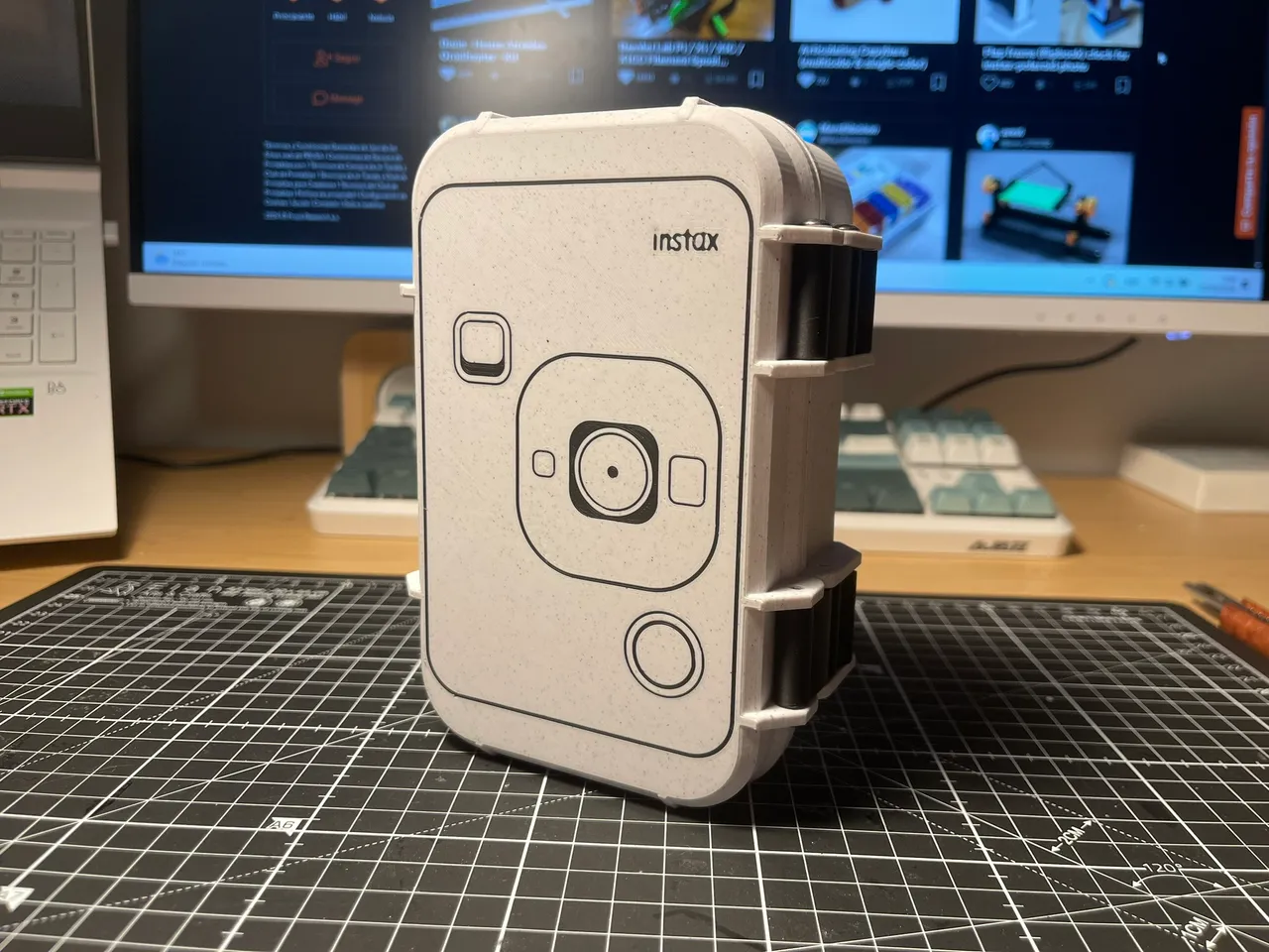 Instax Mini LiPlay Case - Tool Box Parametric (Remix) by Carmela ...