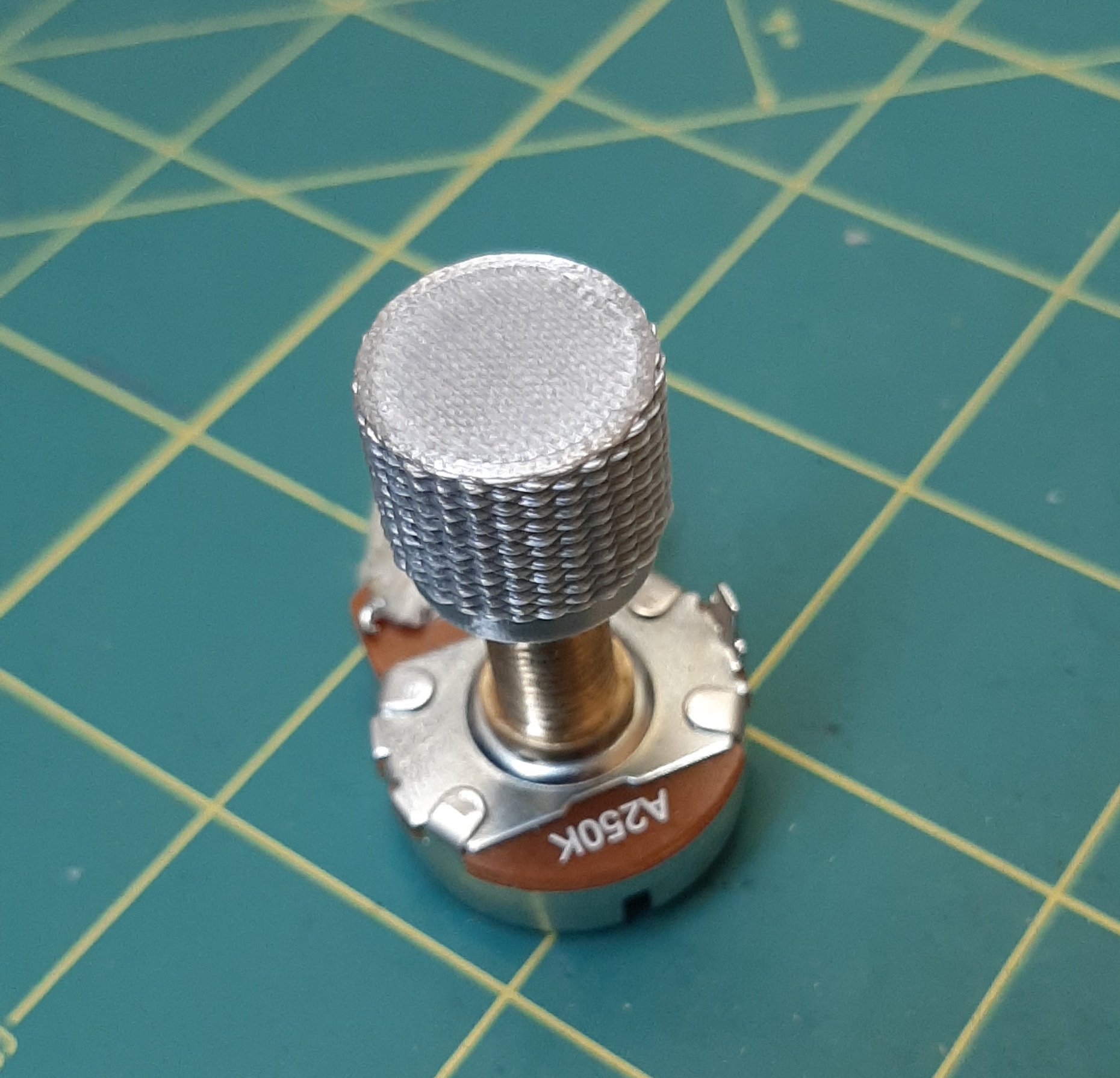 Customizable potentiometer knob, flat top, 6mm ID, printer knob by ...