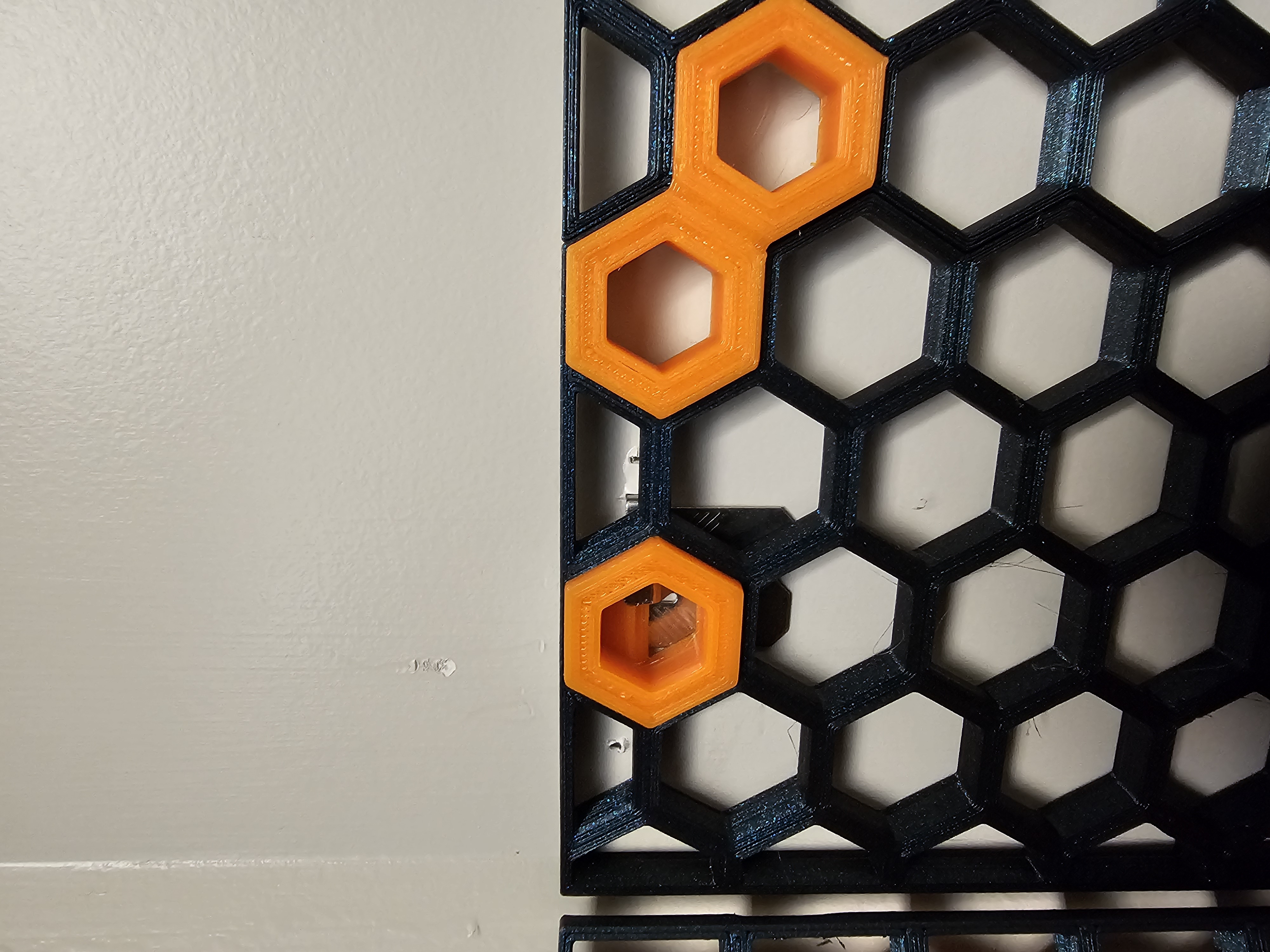 Honeycomb Storage Wall 3M Claw Insert by Spotkenyon | Download free STL ...