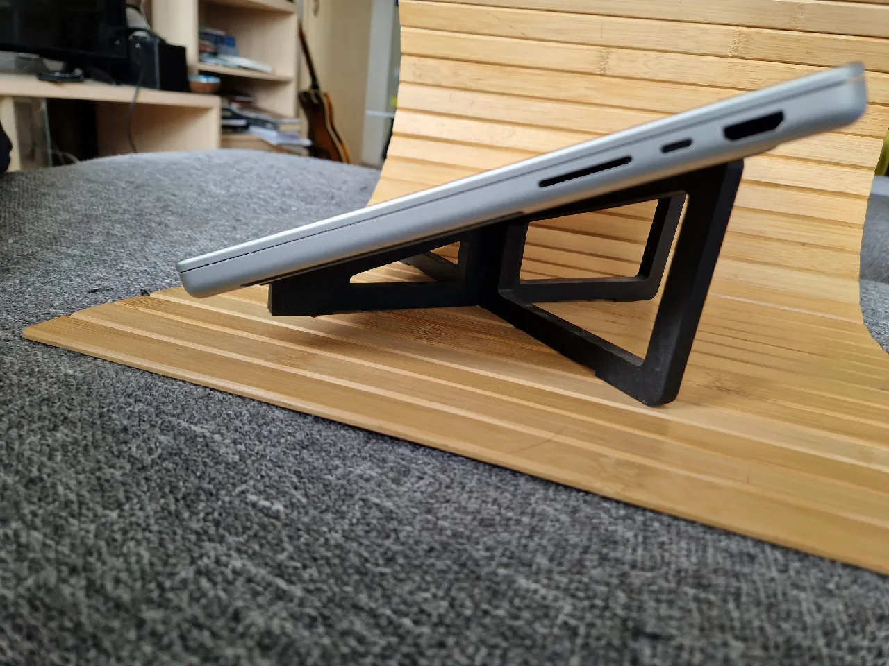Minimalistic laptop stand, foldable by Jakicaki | Download free STL ...
