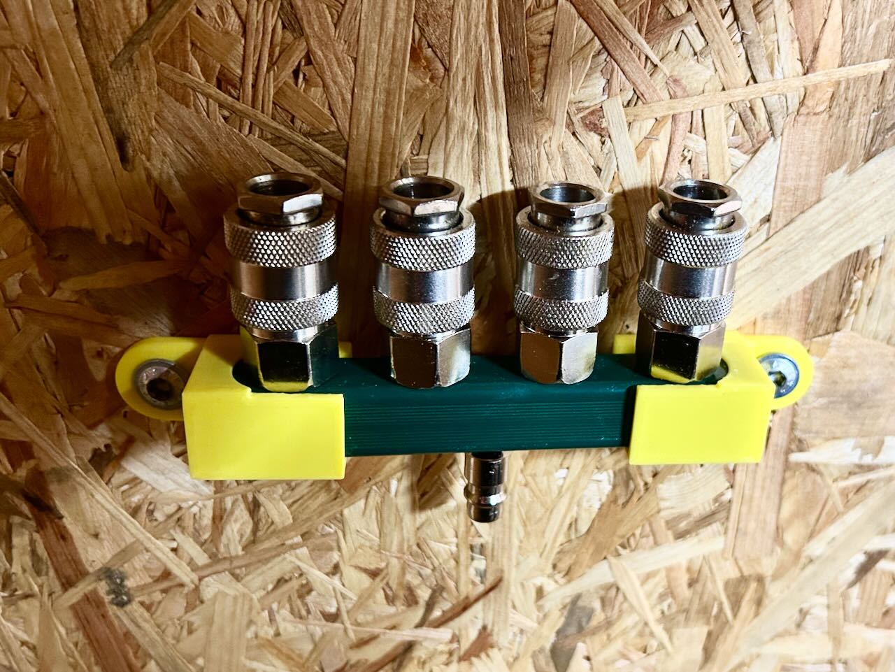 Straight air manifold wall mount by Richard Wöber | Download free STL ...