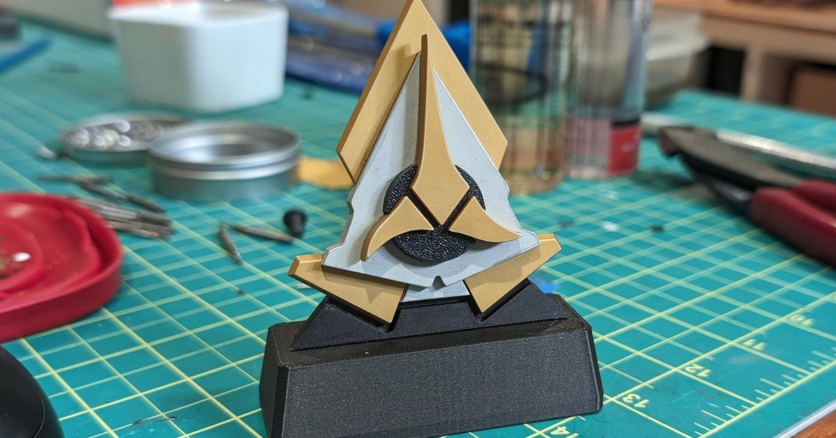 Ridged Forehead Alien Commbadge by BlackSeaProps | Download free STL ...