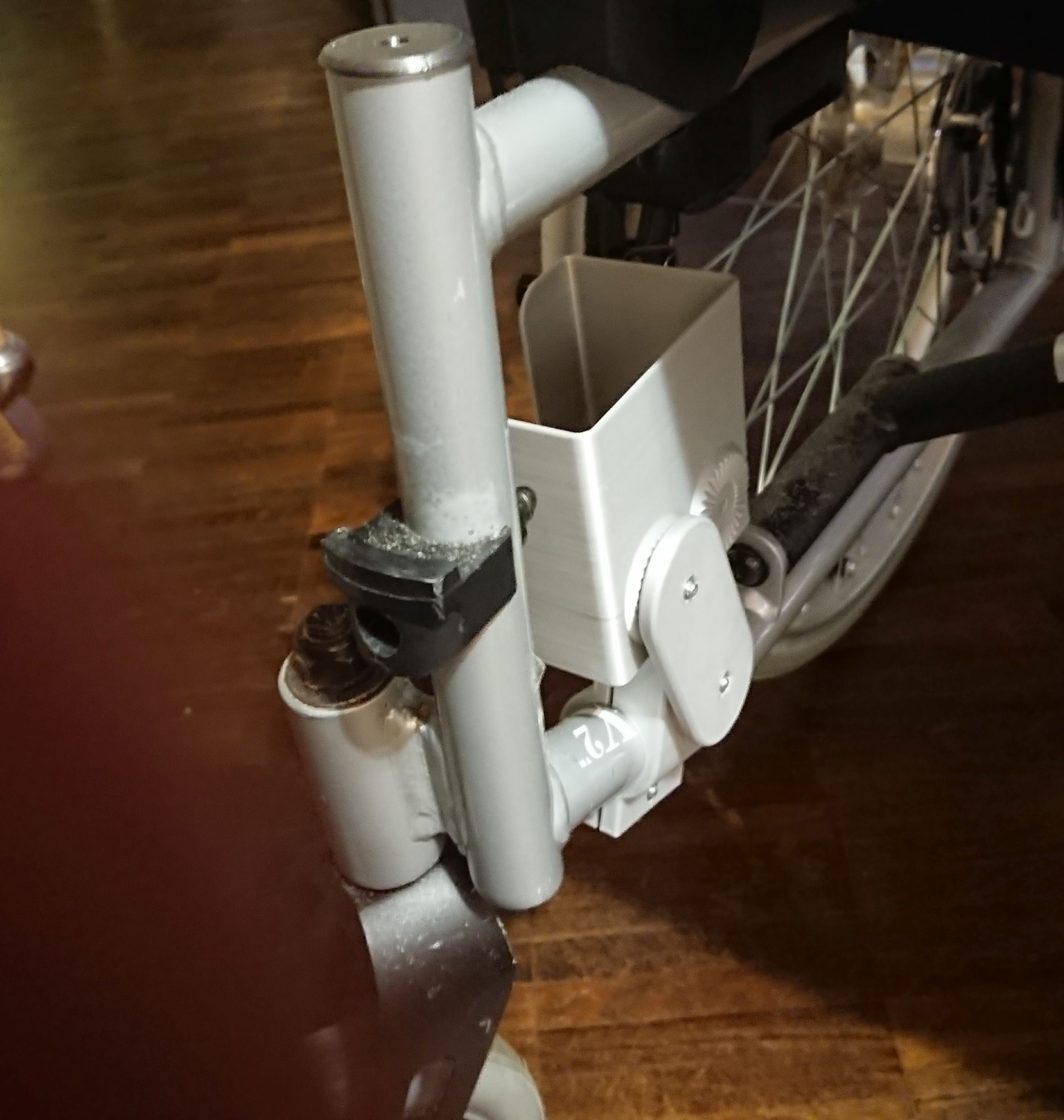 Little storage compartment for wheelchair by Goto Dengo | Download free ...