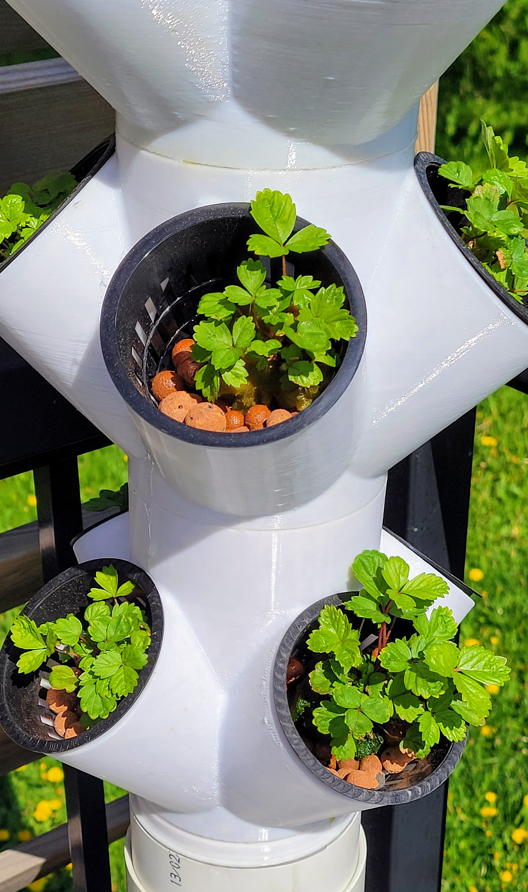 Stackable Hydroponic Tower with 4 Openings by Webbez | Download free ...