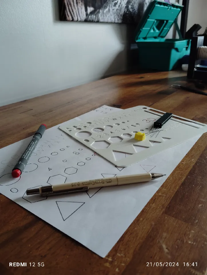 Normographes lettre et formes V3 by Zozo 3d | Download free STL model ...