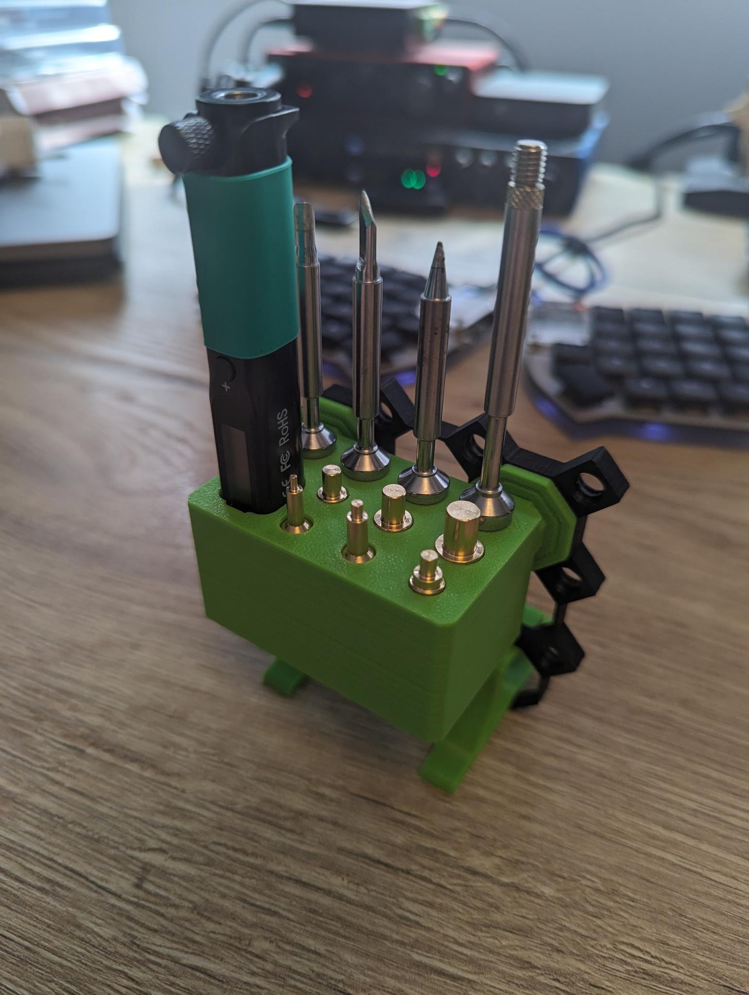 Multiboard holder for Pinecil v2 and CNC Kitchen tip set by rcannood ...