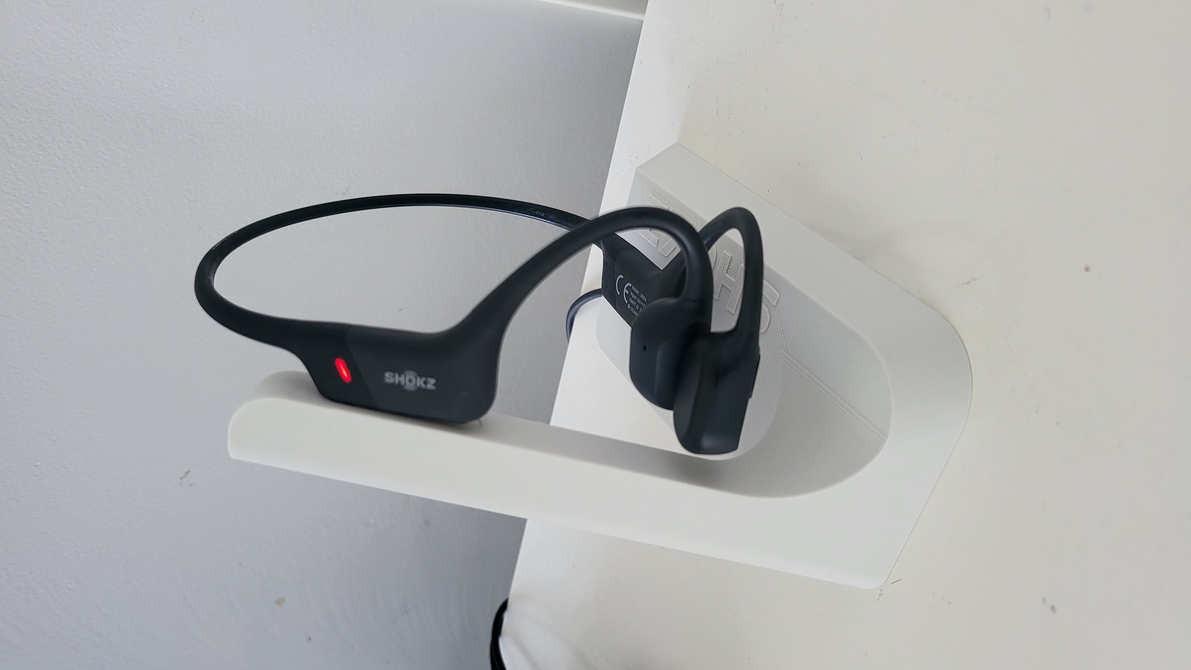 Shokz openrun charging stand by 원종민 | Download free STL model ...