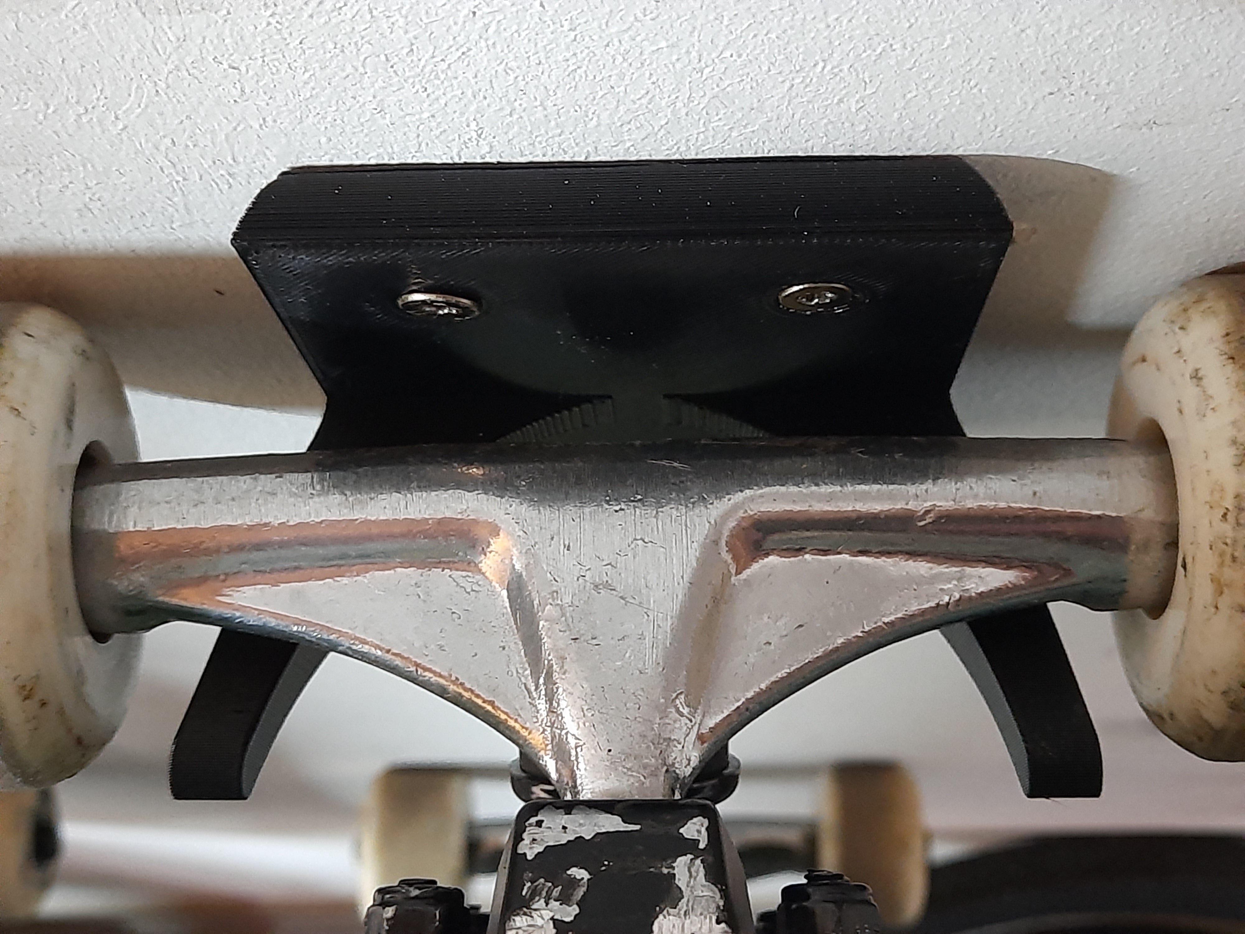 Friendly Universal Hook / Skateboard Holder by Hemento | Download free ...