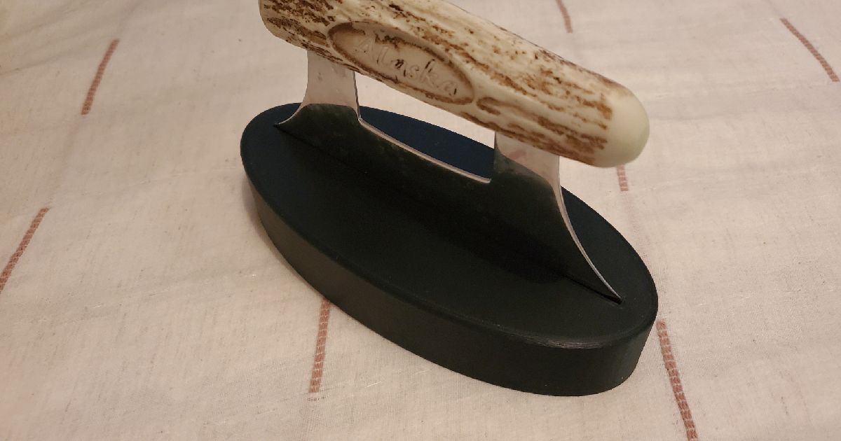 Ulu Knife Stand V1.0 by Rossic | Download free STL model | Printables.com