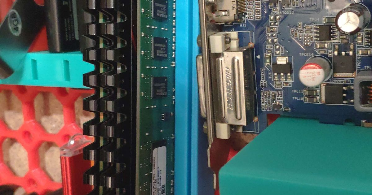 Simple RAMs holder for Multiboard with Tight Snap by the_purple_mage ...