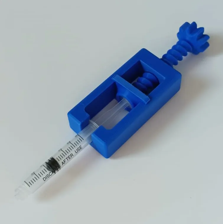 Syringe "squeezer" to filter viscous fluids by RemiRafael | Download ...