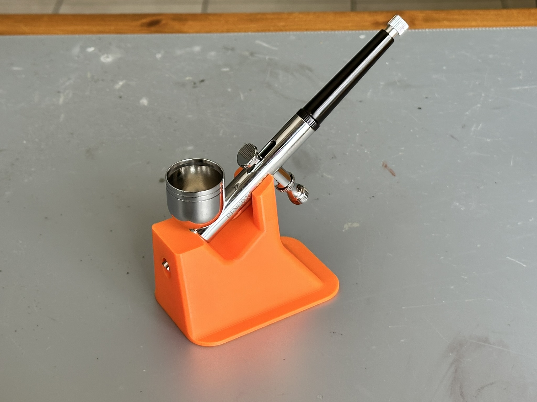 Airbrush stand par Glen Waelbers | Téléchargez gratuitement un modèle ...