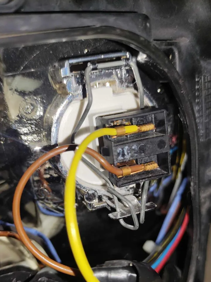 H7 and H1 headlight socket cover by Balesz | Download free STL model ...