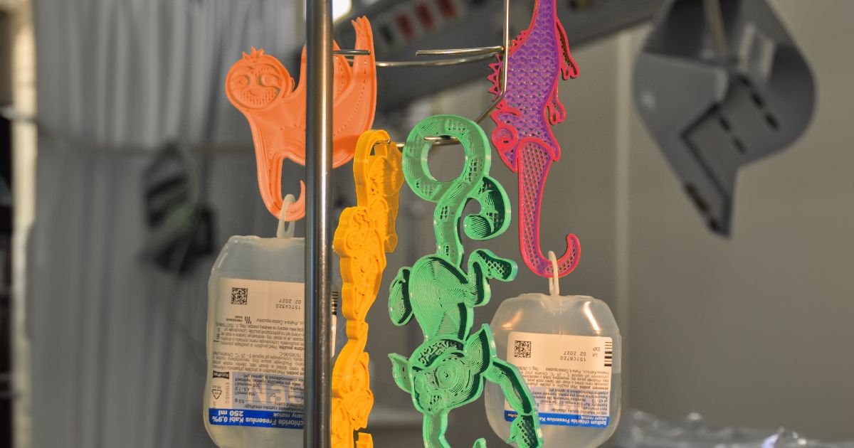 Happy Hang Gang-hook for infusions by Atelier Karel FAČVUT | Download ...