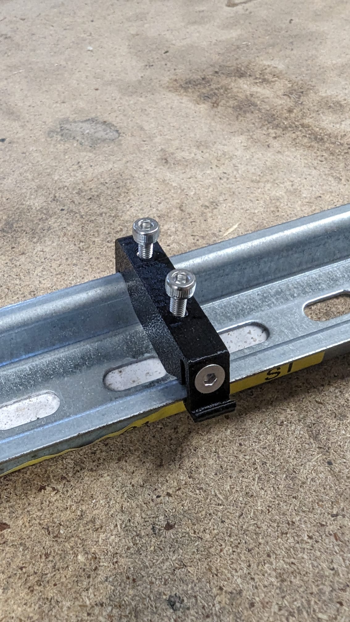 DIN rail adapter screwable or glueable by Ichooorrr | Download free STL ...