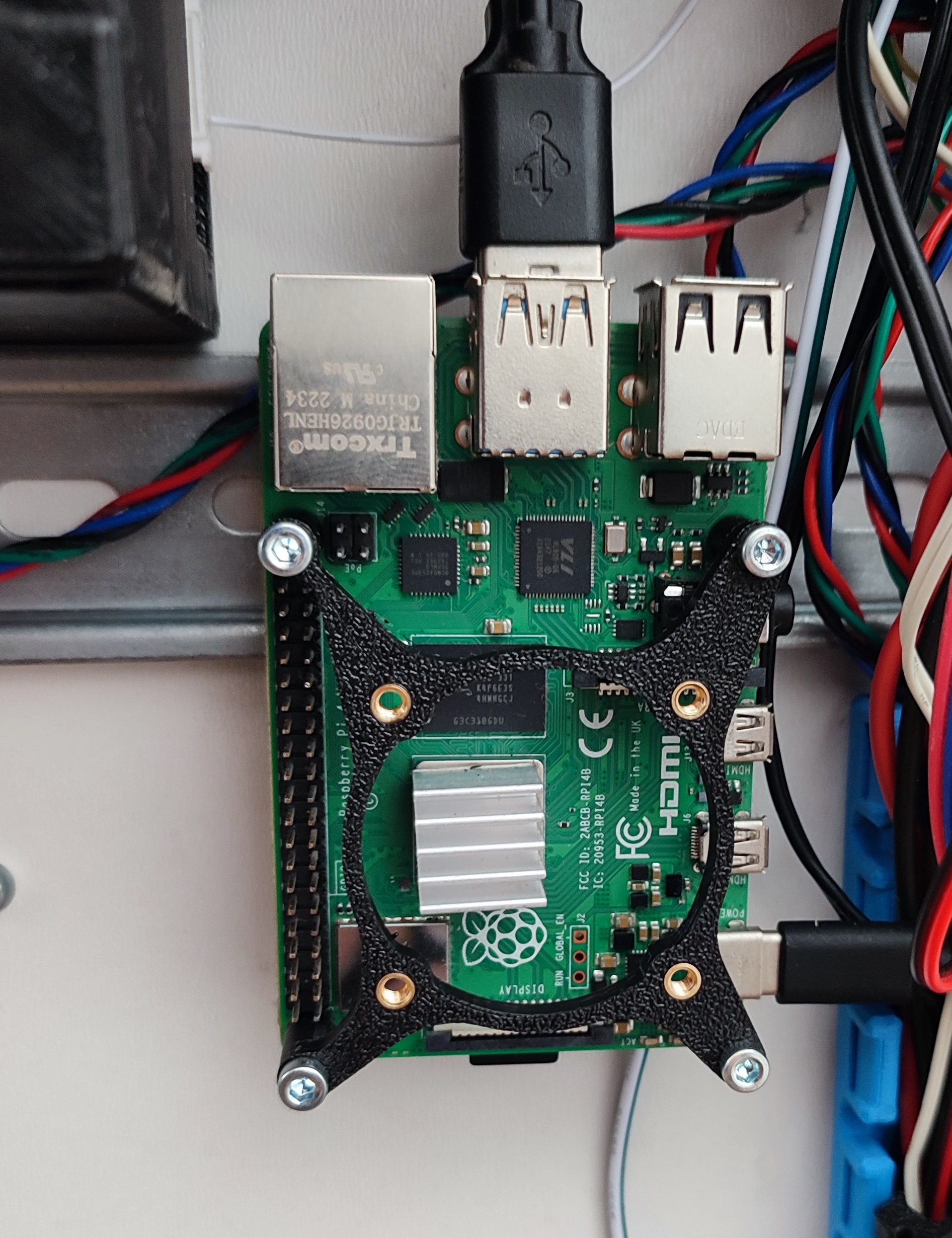 Raspberry Pi fan holder for M3 brass insert by Ferfi | Download free ...