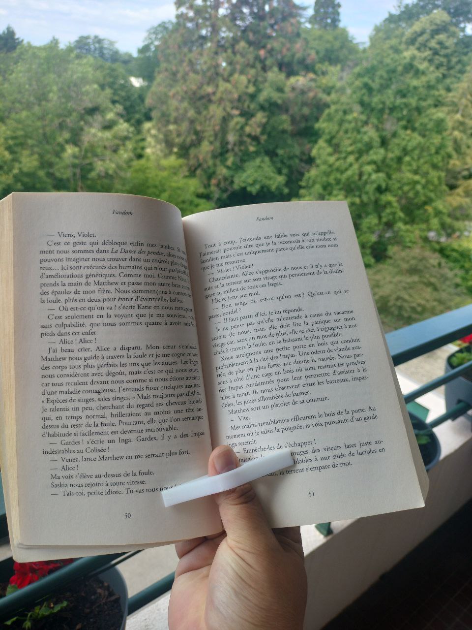 Porte-livres / Thumb Bookmarks / Anneau de pouce pour la lecture by IOP ...