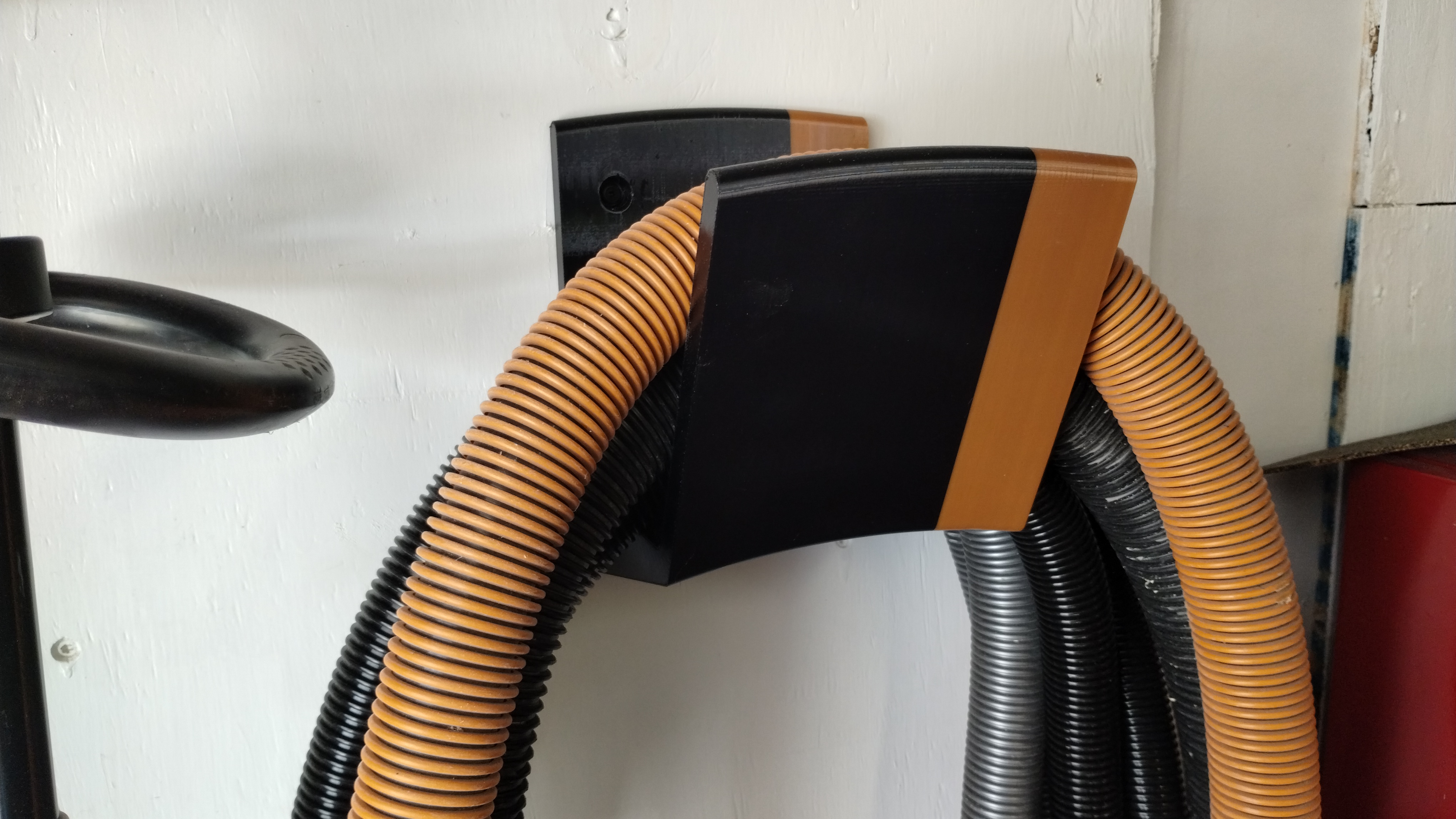 Shop vac hose holder by TreoWayne | Download free STL model ...