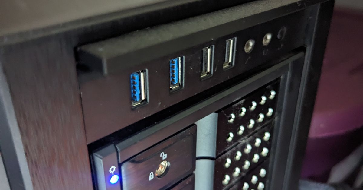 Enthoo Pro USB-Reset-Audio Front Panel Flap/Cover by ferrouside | Download free STL model ...