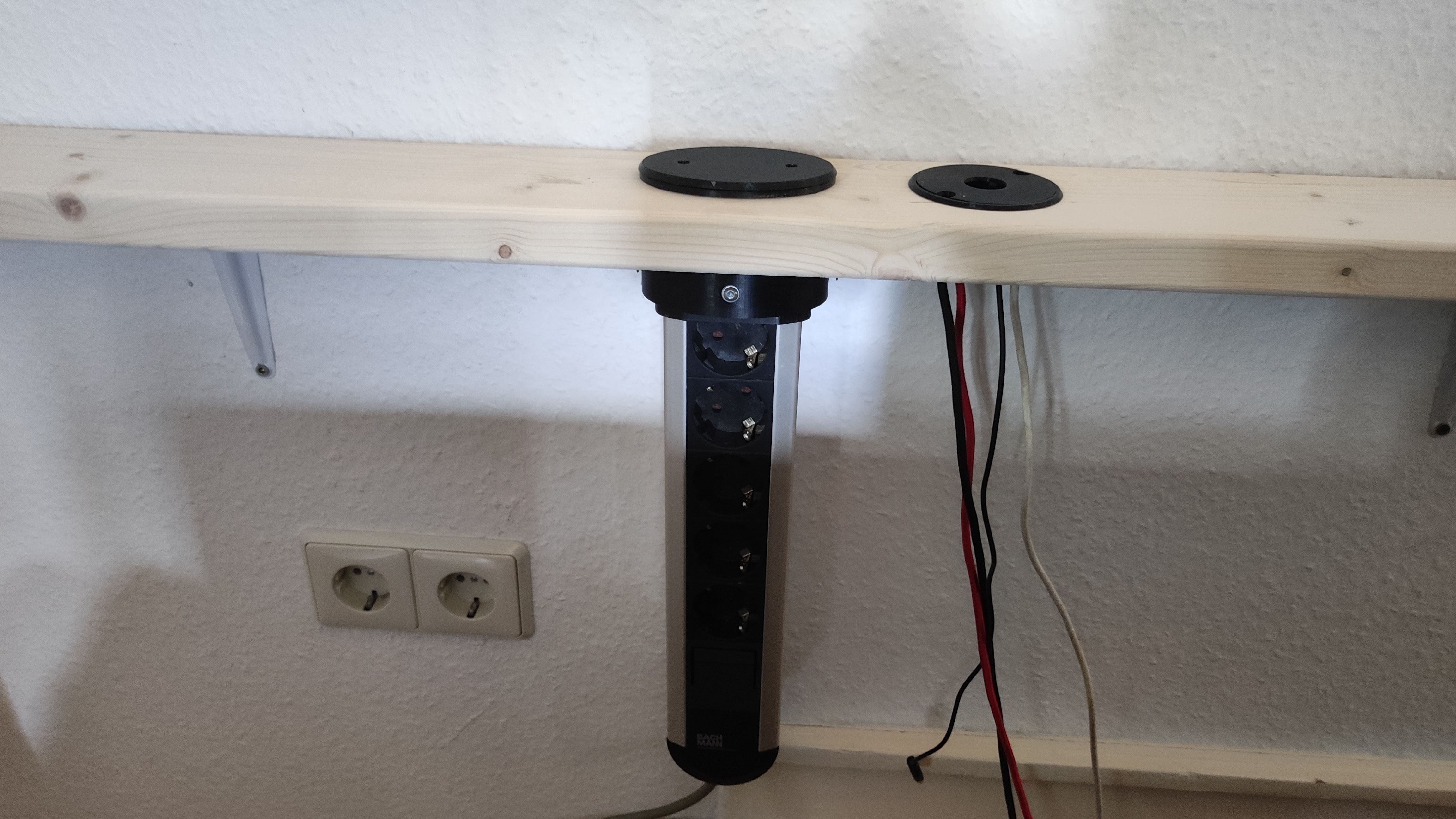 USB Outlet by Jodsalz | Download free STL model | Printables.com