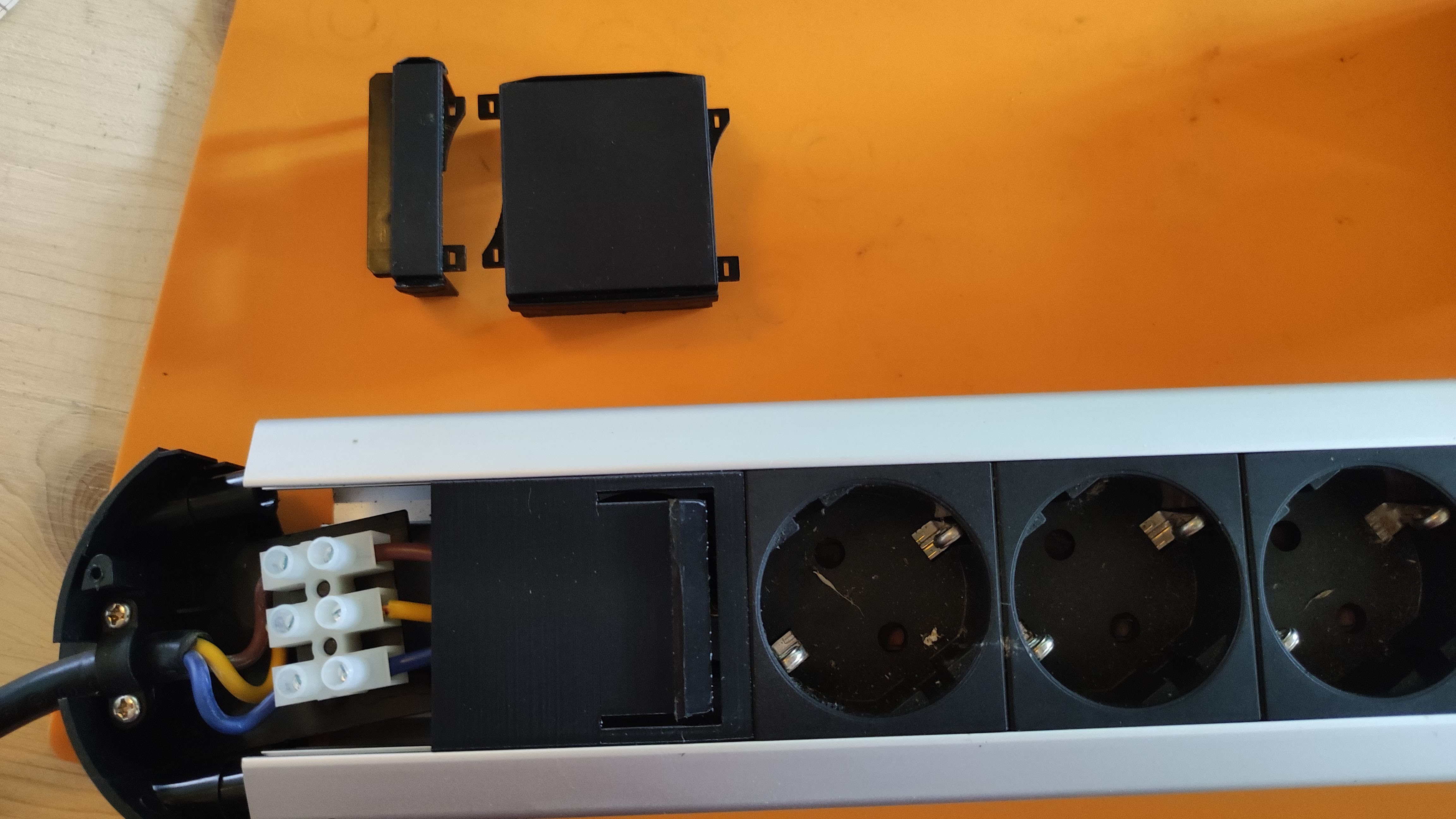 Powerboard / outlet strip Slider by Jodsalz | Download free STL model ...