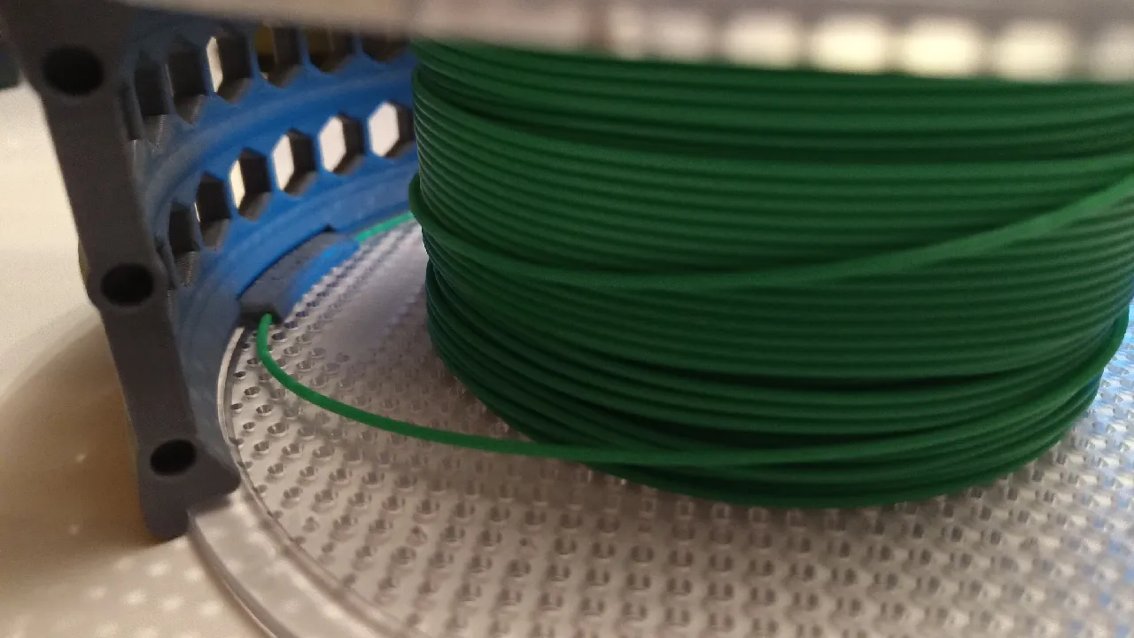 Bambu Lab Spoolen Support mit Filament Clip by Micronomeg | Download ...