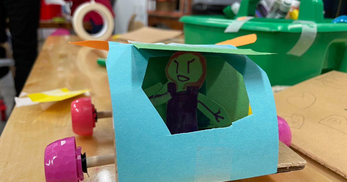 Adapter to turn screw on pouch caps into wheels for cars by Reid ...