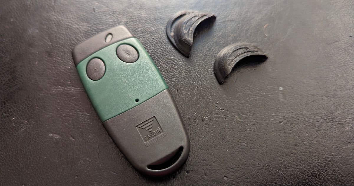 Cardin S449 remote control battery cover by Félix | Download free STL ...