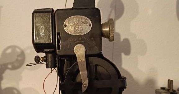 LED holder for Pathé Projectors by Cyberdyne | Download free STL model ...