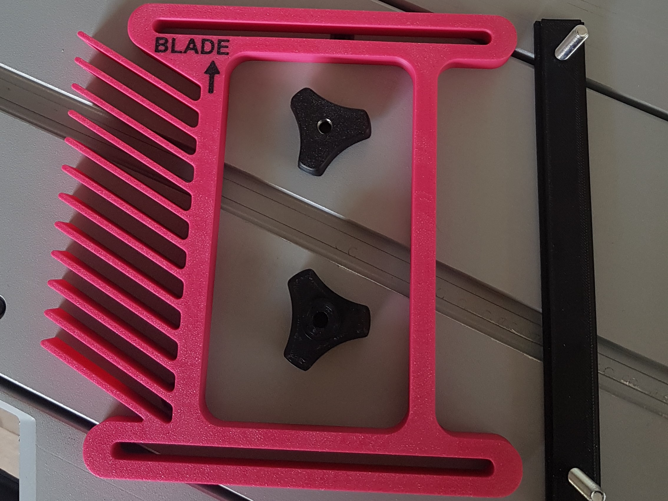 Featherboard for BoschGTS10XC by Robert Friberg | Download free STL ...