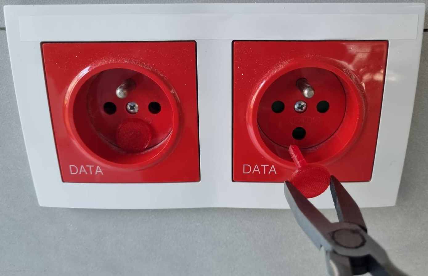 Unlocking pins for EU electric sockets by Mad Szalinski | Download free ...
