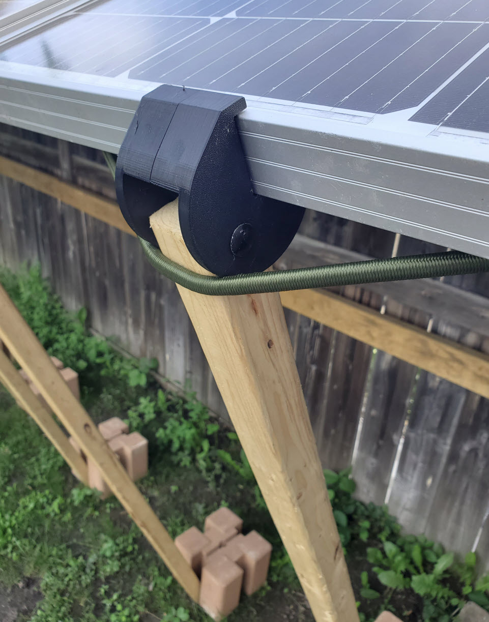 Brace to help mount solar panels against a fence par Rob Latour ...